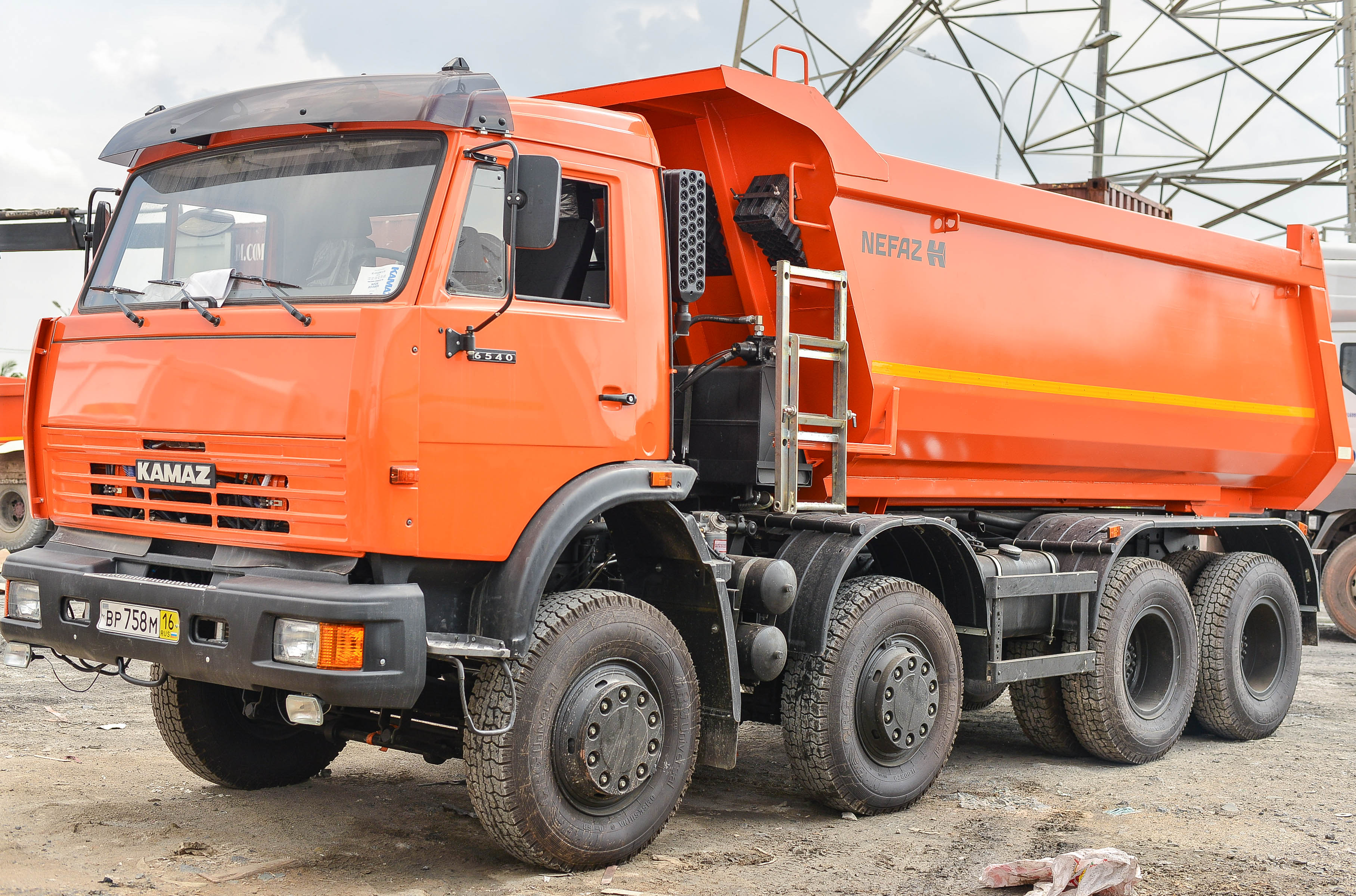 XE BEN KAMAZ 6540 (8x4) 15m3